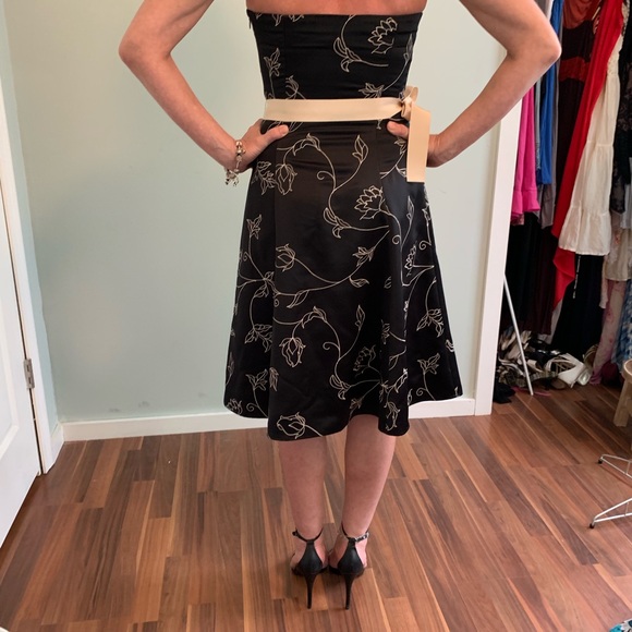 White House Black Market | Dresses | Whbm Black Floral Strapless Dress | Poshmark